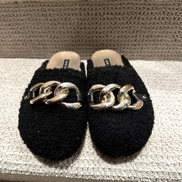 Nine West | Shoes | Nine West Size 5 Mule Gold Chain | Poshmark
